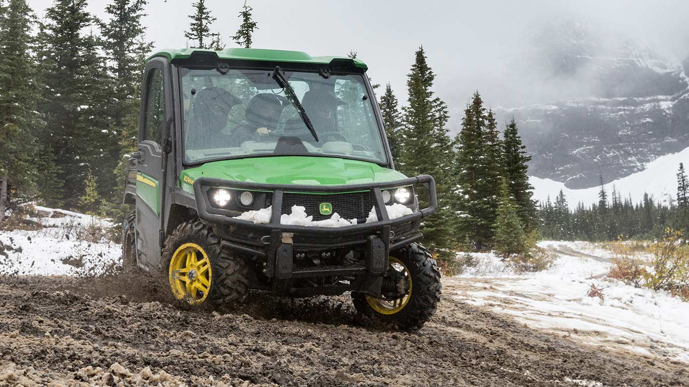 Full-Size Gator™ XUV Crossover UTVs | Side by Sides | John Deere CA
