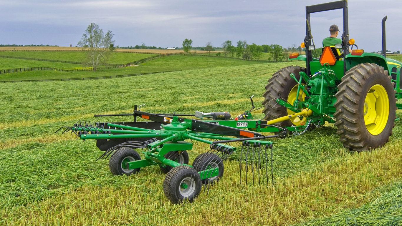 Hay & Forage | WR12 Wheel Rakes | John Deere CA