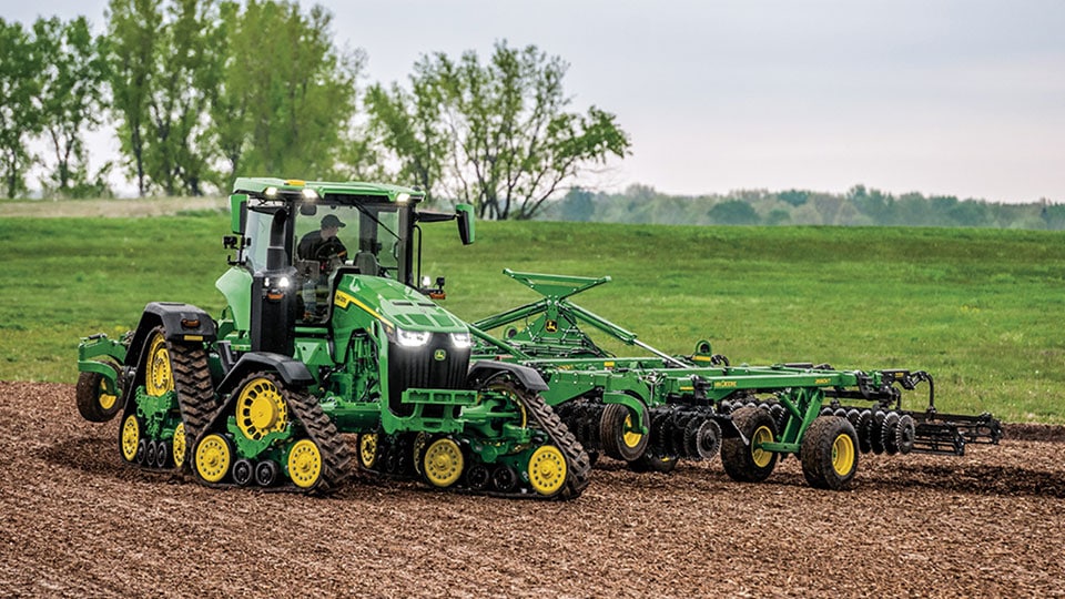 8R, 8RT, and 8RX Implement Versatility | John Deere CA